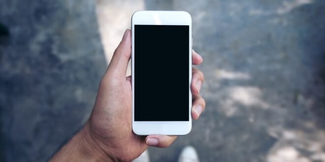 ‘Smartphone pinky’ and other injuries caused by excessive phone use